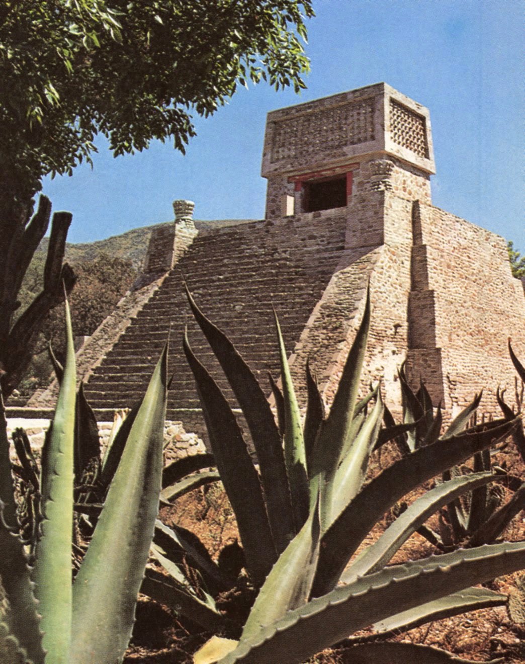 Historia: Pirámide azteca