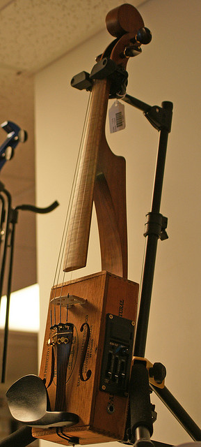 The Crafty Fox: Future Project//Cigar Box Fiddle