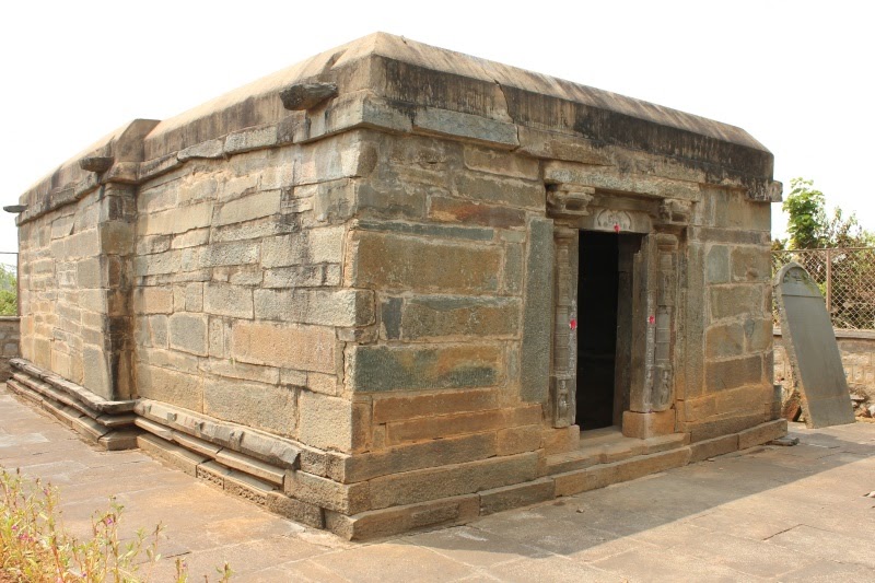 Journeys across Karnataka: Pranavesvara Temple and Inscribed Pillar ...