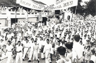 PROSES KEMERDEKAAN PERSEKUTUAN TANAH MELAYU: RUANGAN GAMBAR