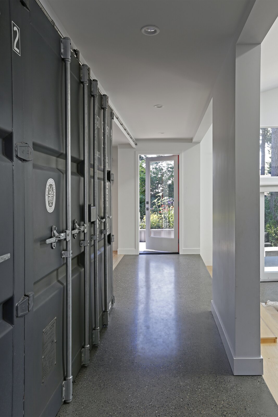 Shipping Container Homes & Buildings: Shipping Containers Inside Split ...