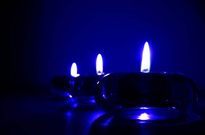 RITUAL CON VELA AZUL PARA RECONCILIAR A LAS PERSONAS DENTRO DE CASA ...