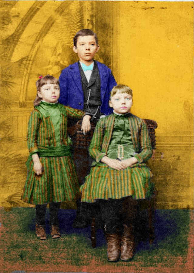 44 Incredible Colorized Photos That Show What Kids Wore Over 100 Years ...