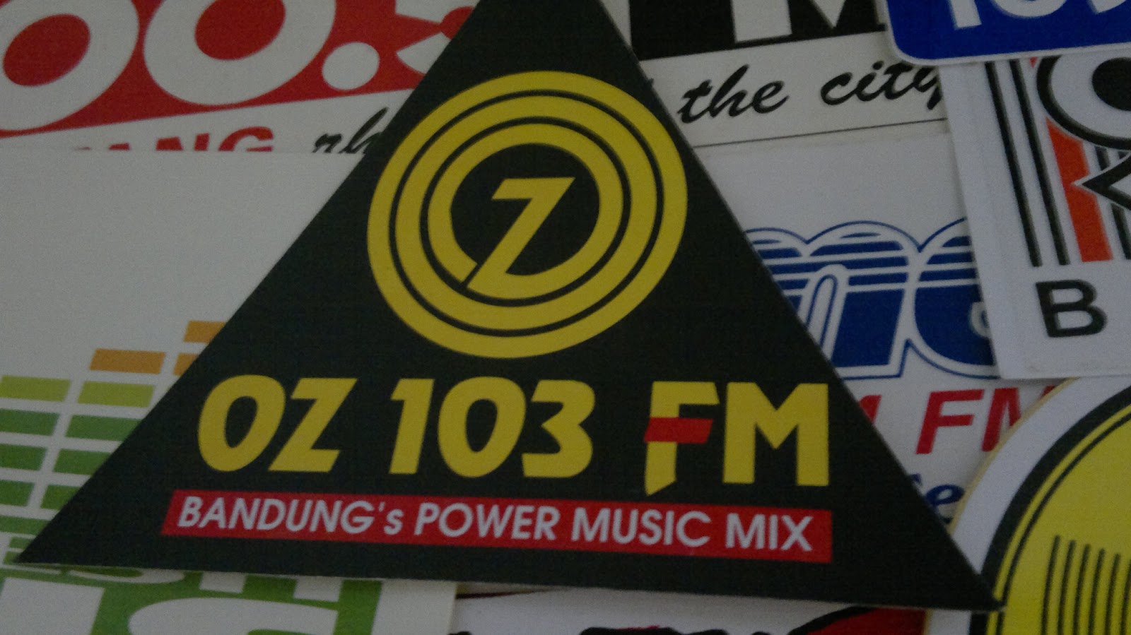 Radio Branding Materials: Sticker | Oz 103 FM Bandung (pertengahan 1990an)