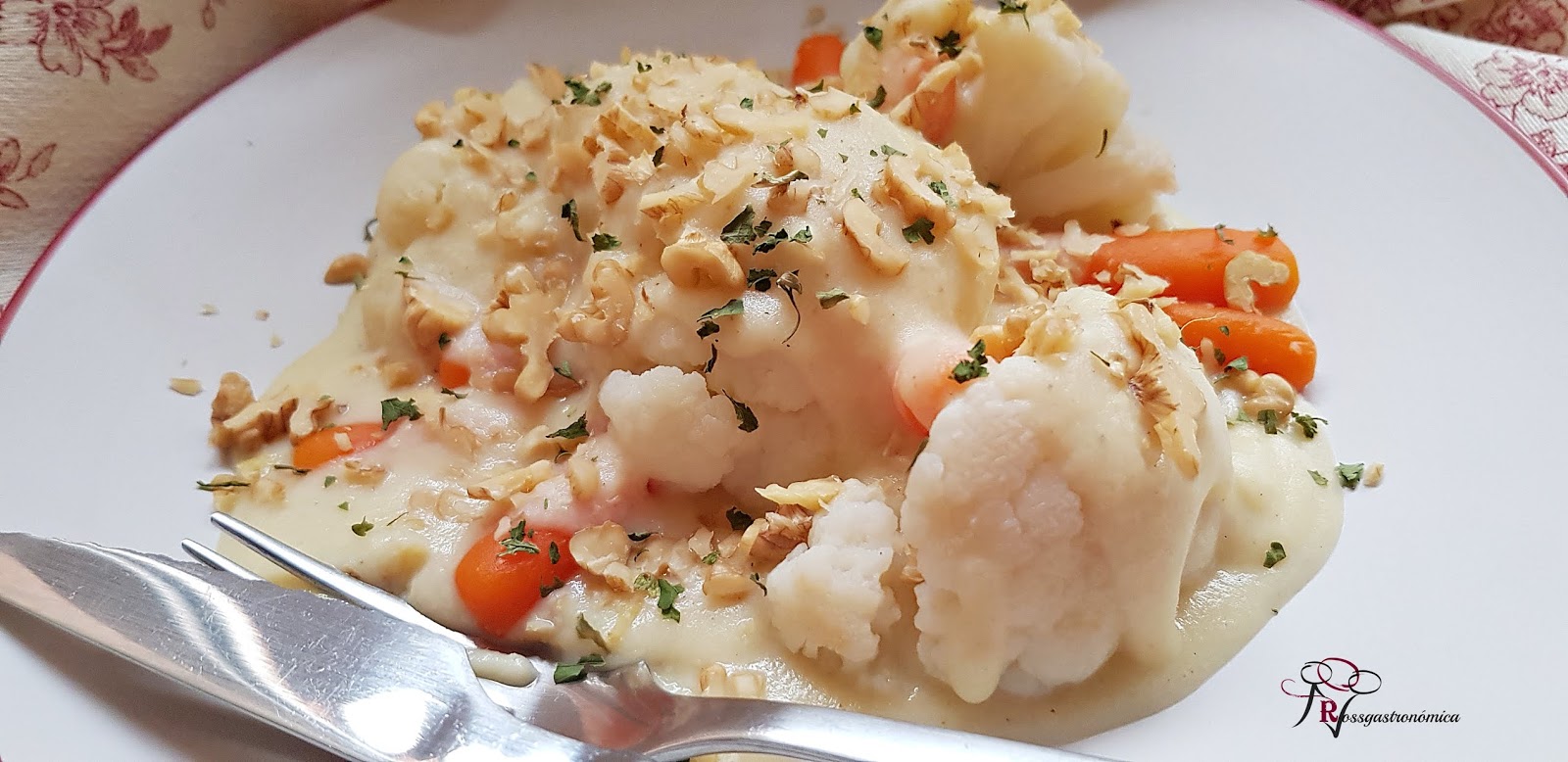 Coliflor con salsa de queso