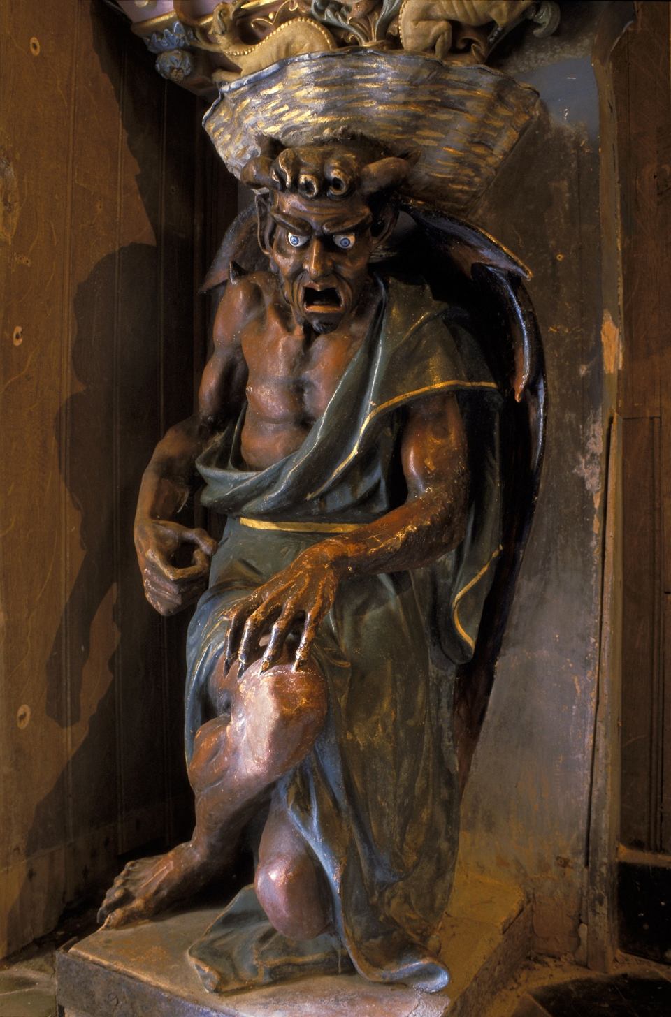 Przez wieś gruchnęła wieść: Asmodeusz reanimacja (?)