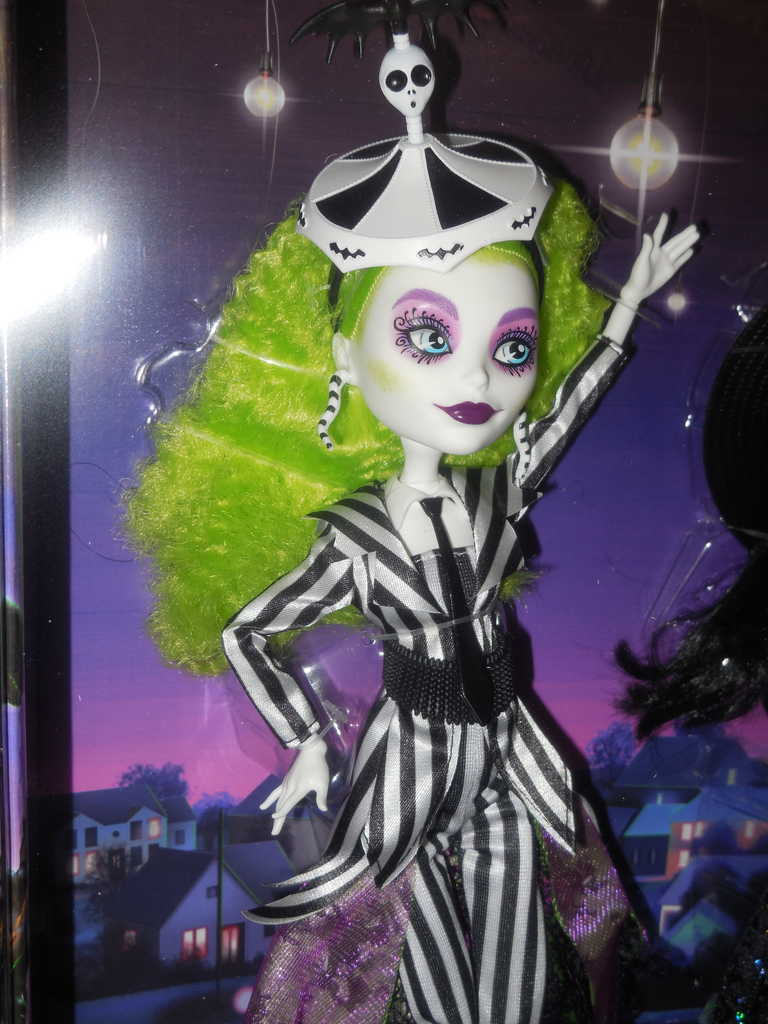Veni Vidi Dolli: IN BOX REVIEW: Monster High Skullector Beetlejuice & Lydia