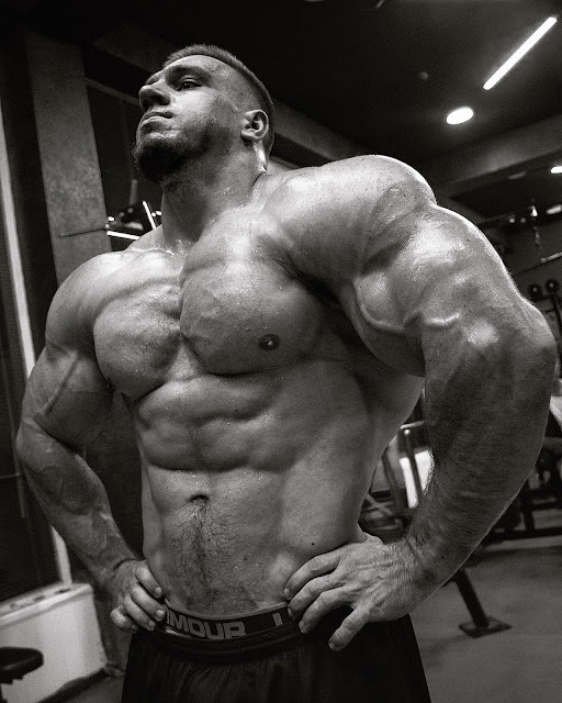 Muscle Lover: IFBB Pro bodybuilder Mikhail Volinkin from Uzbekistan