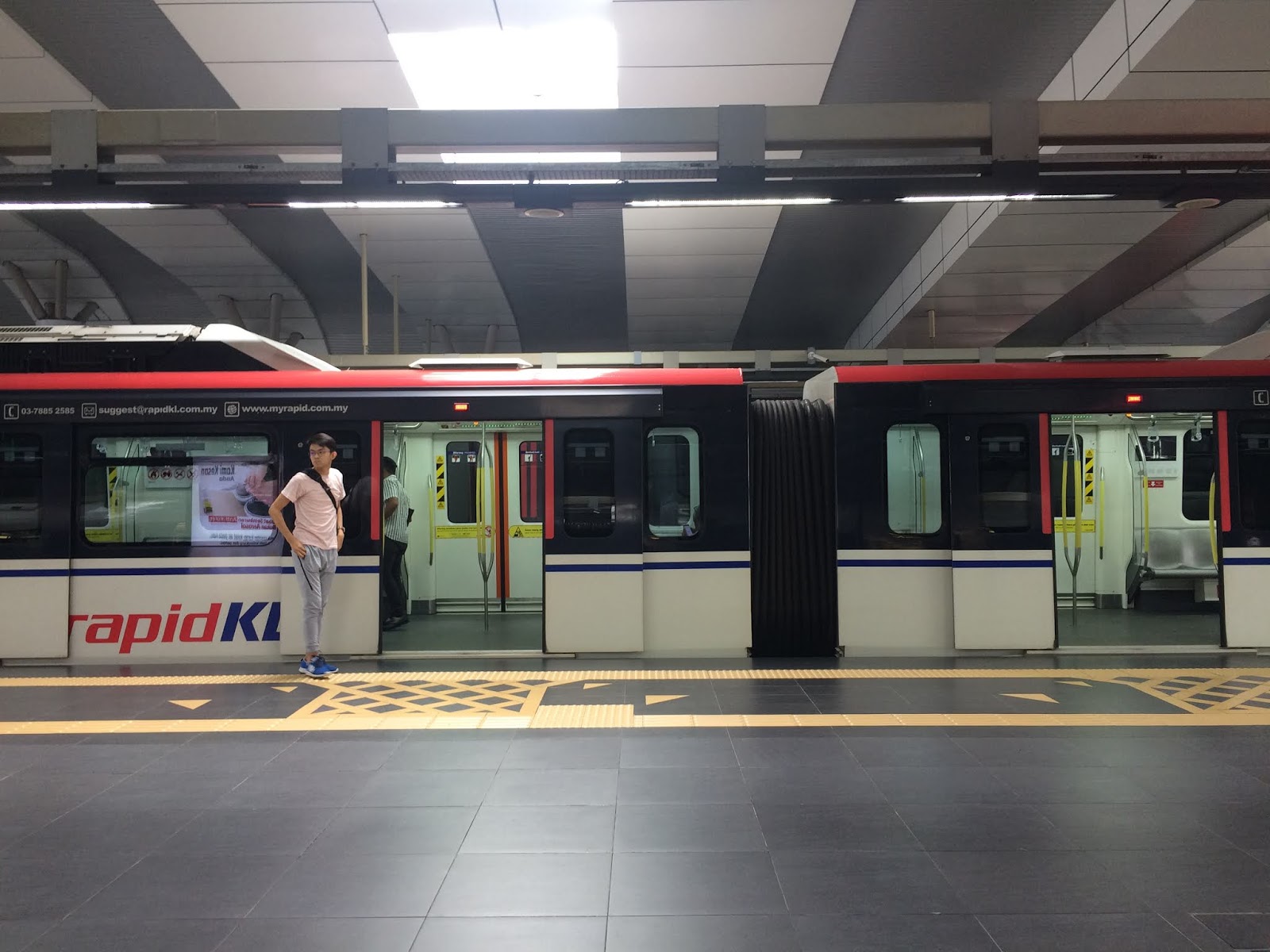 Kuala Lumpur Walk Pics : Putra Heights LRT Station