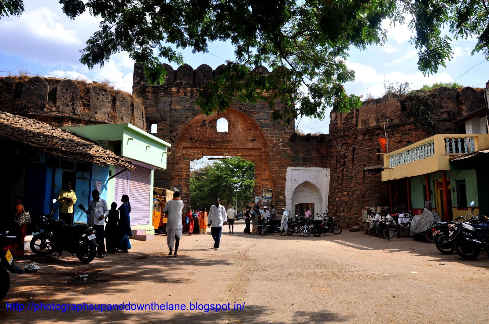 PHOTOGRAPHS UP AND DOWN THE LANE: Savanur