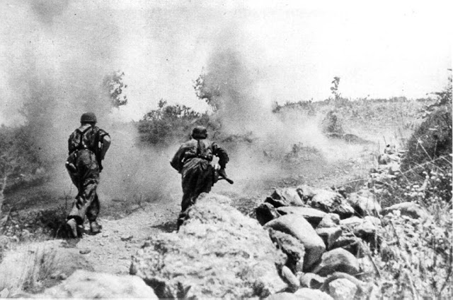 World War II History: German paratroopers in action on Battle of Crete ...