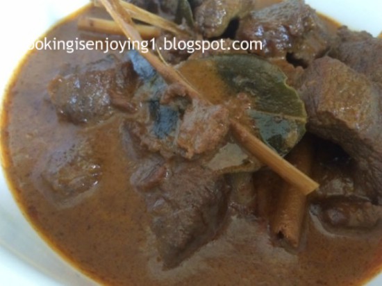 Memasak Rendang Dengan Bumbu Instan | Simple Dishes