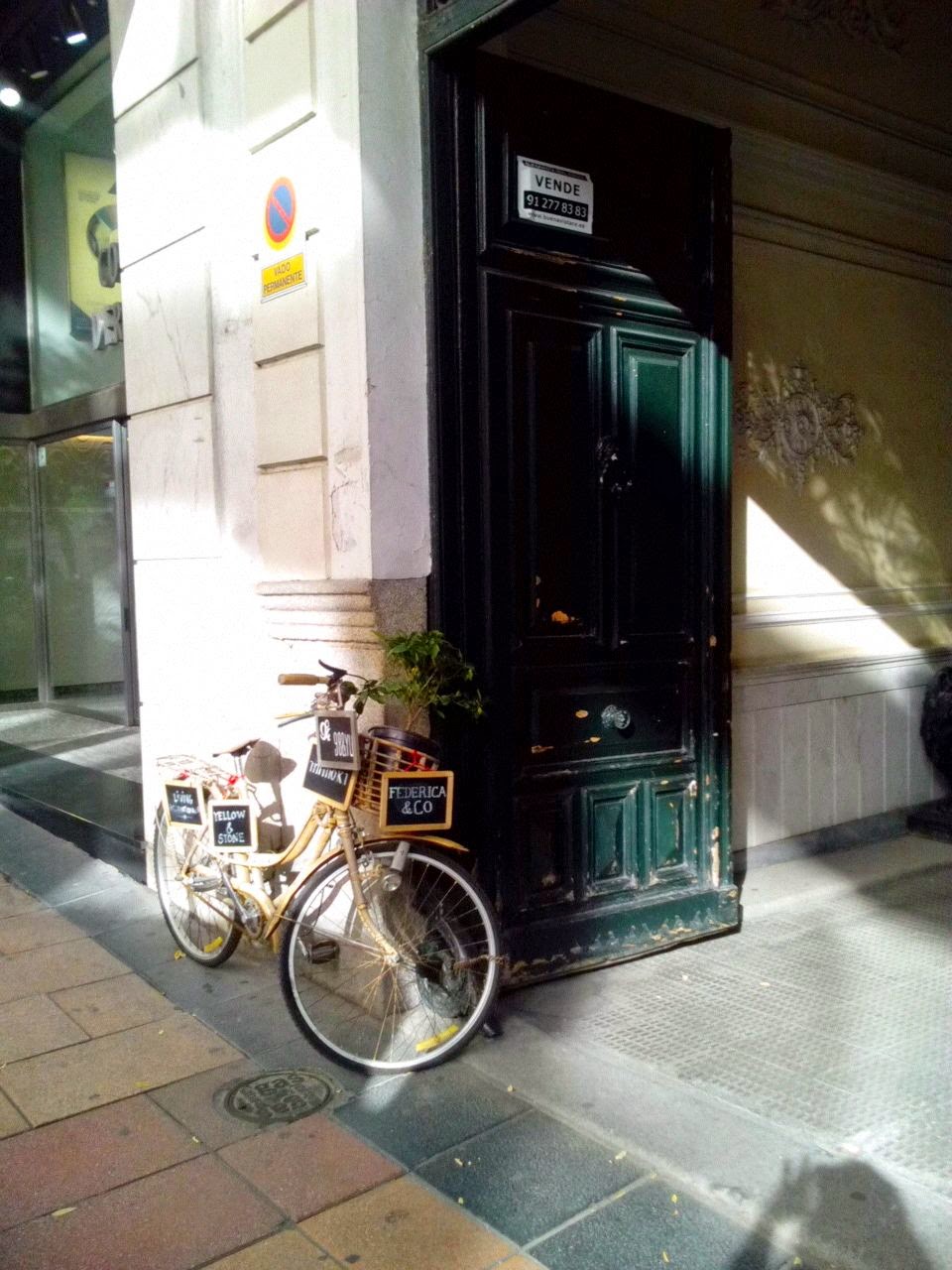 Neo arquitecturaymas: De tiendas por Madrid: patio de manzana en Calle ...