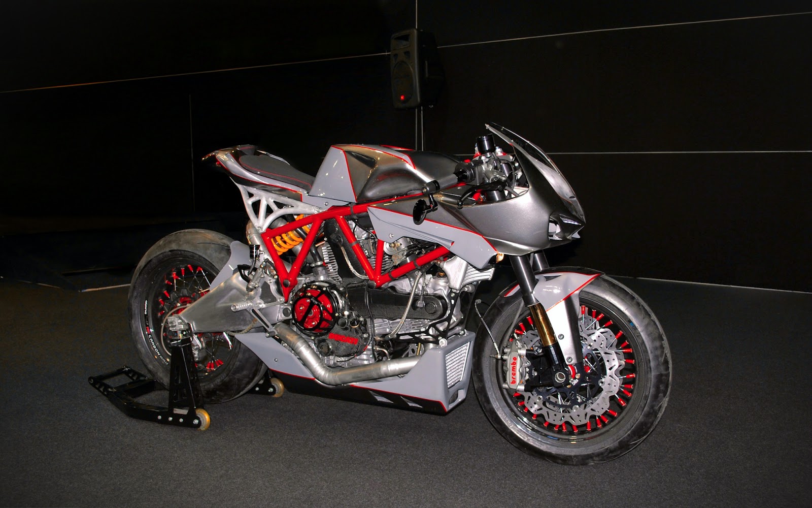 SS1000SCM - Inazuma café racer