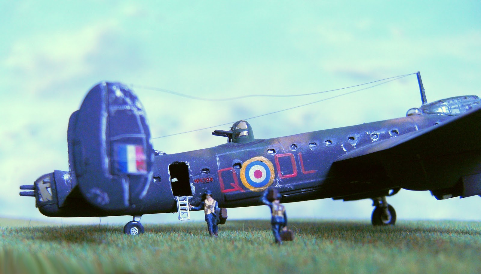 Happyscale-Modellbau: Avro 679 Manchester - Academy scratch conversion ...