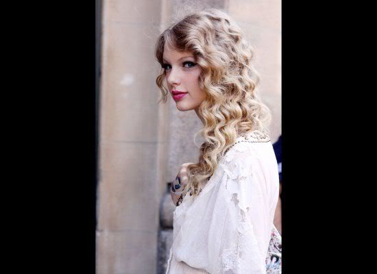 Sagomon: Top 10 most famous people on Facebook