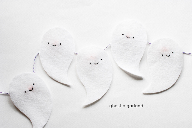 Sincerely, Sara | Style & Books: DIY: Cute Paper Ghosts