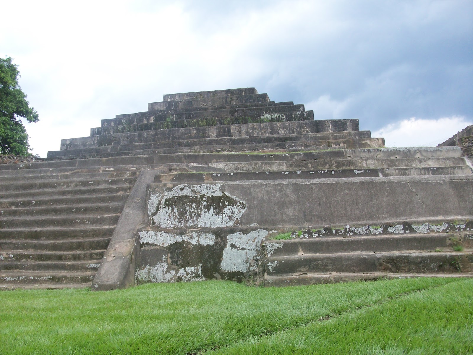 Recorriendo El Salvador: Parque Arqueológico Tazumal