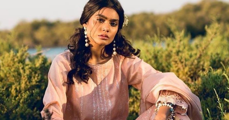 Mehwish Hayat pays tribute to Zara Abid she died in PIA plane crash