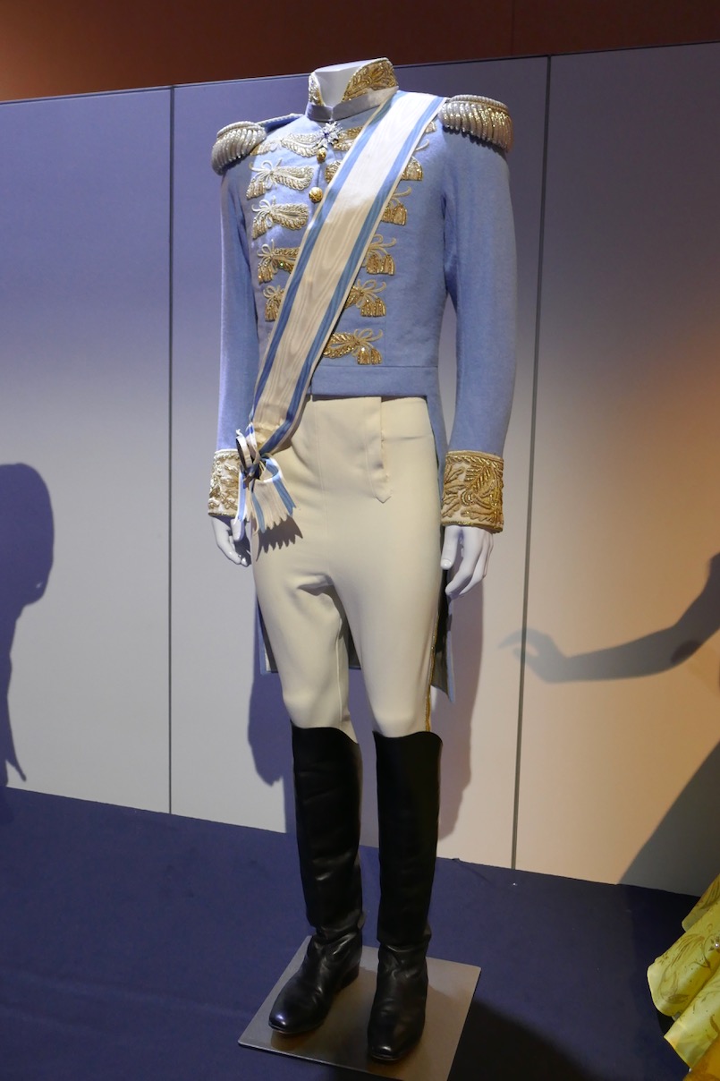 Hollywood Movie Costumes and Props: Richard Madden's Prince Charming ...