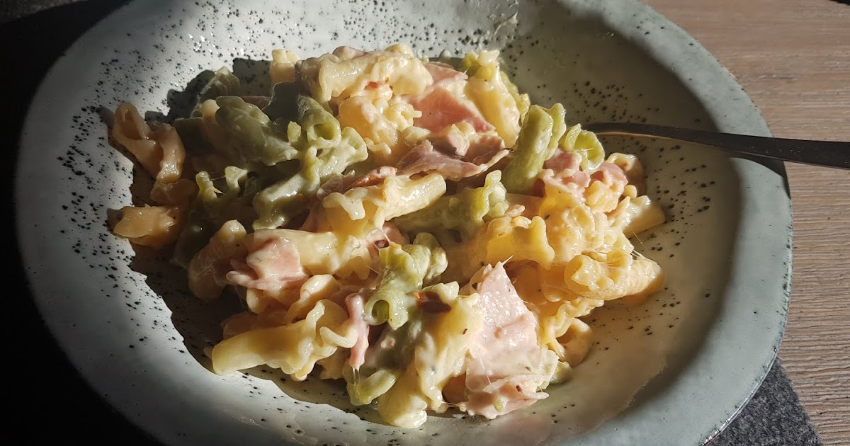 Penne von der Mama - Nudeln mit Chili, Knoblauch und Schinken