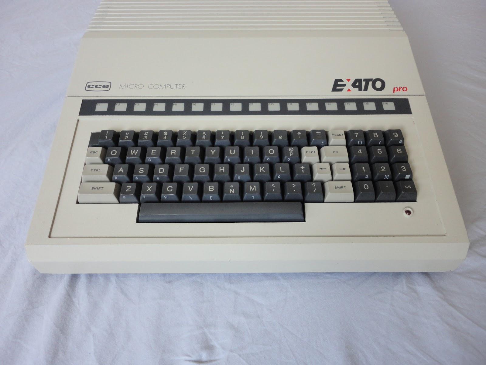 Mania de Colecionar: Computador CCE Exato Pro - Apple II Clone