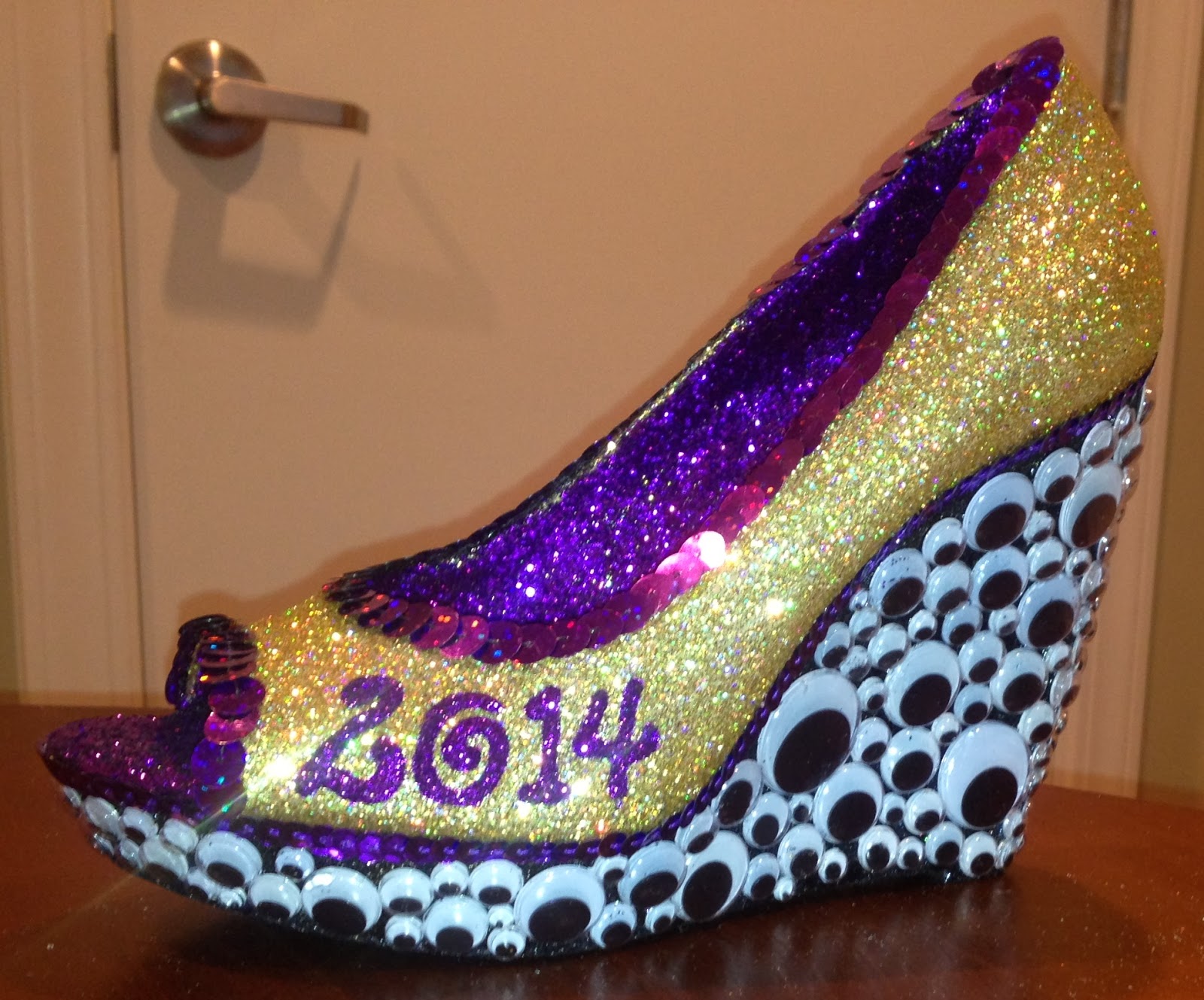 Confessions of a glitter addict: Googly Eye Shoe