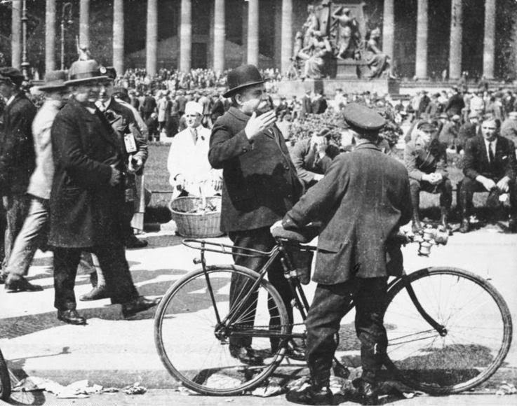 30 Vintage Photographs Captured Street Scenes of Berlin in the 1920s ...