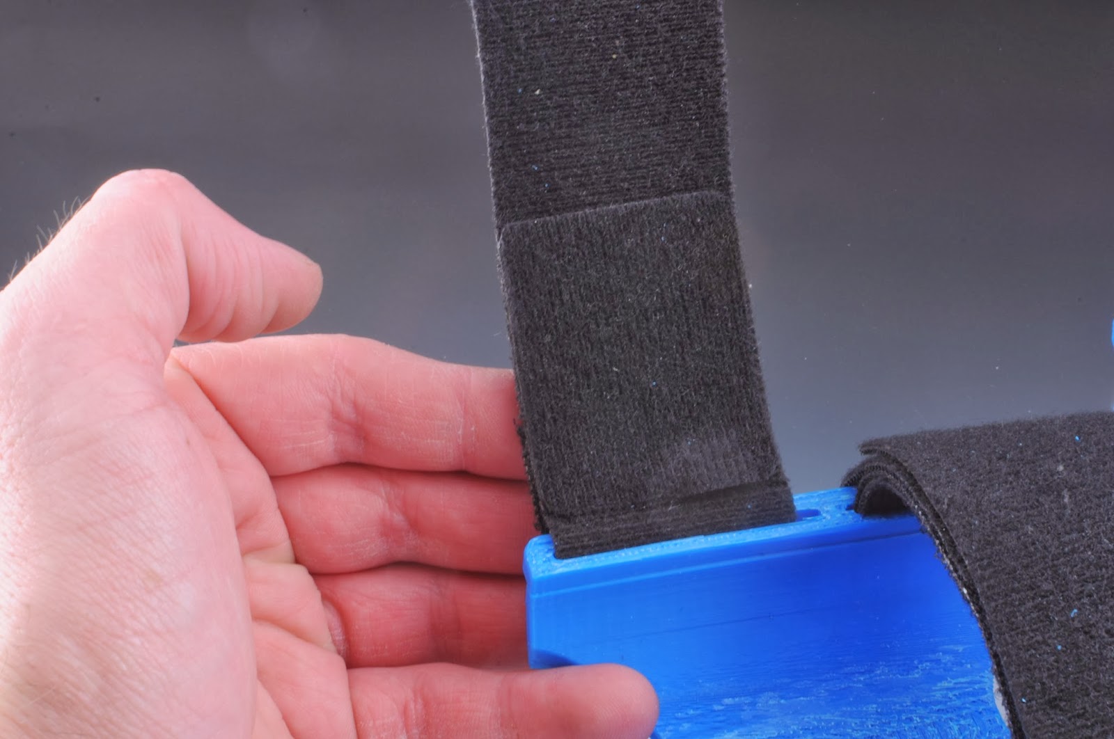 handverker: gauntlet velcro closure