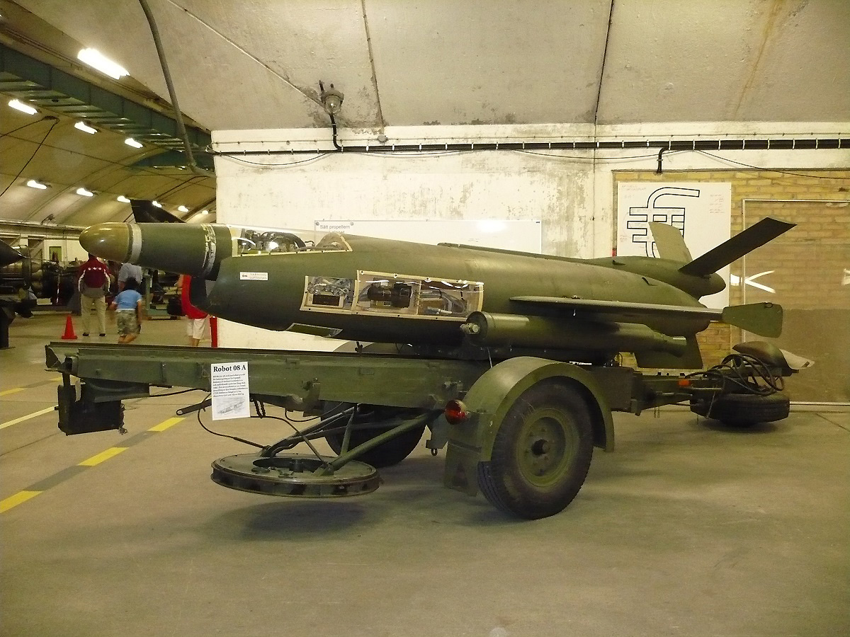 SI VIS PACEM, PARA BELLUM: Il robot 08 (Rb 08) era un missile anti-nave ...