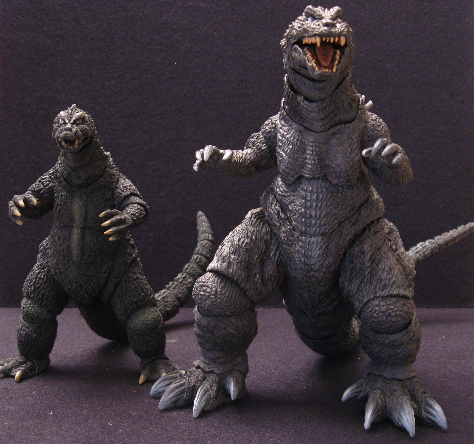 The Toyseum: GODZILLA 2001 - S.H. MonsterArts GMK Godzilla Figure