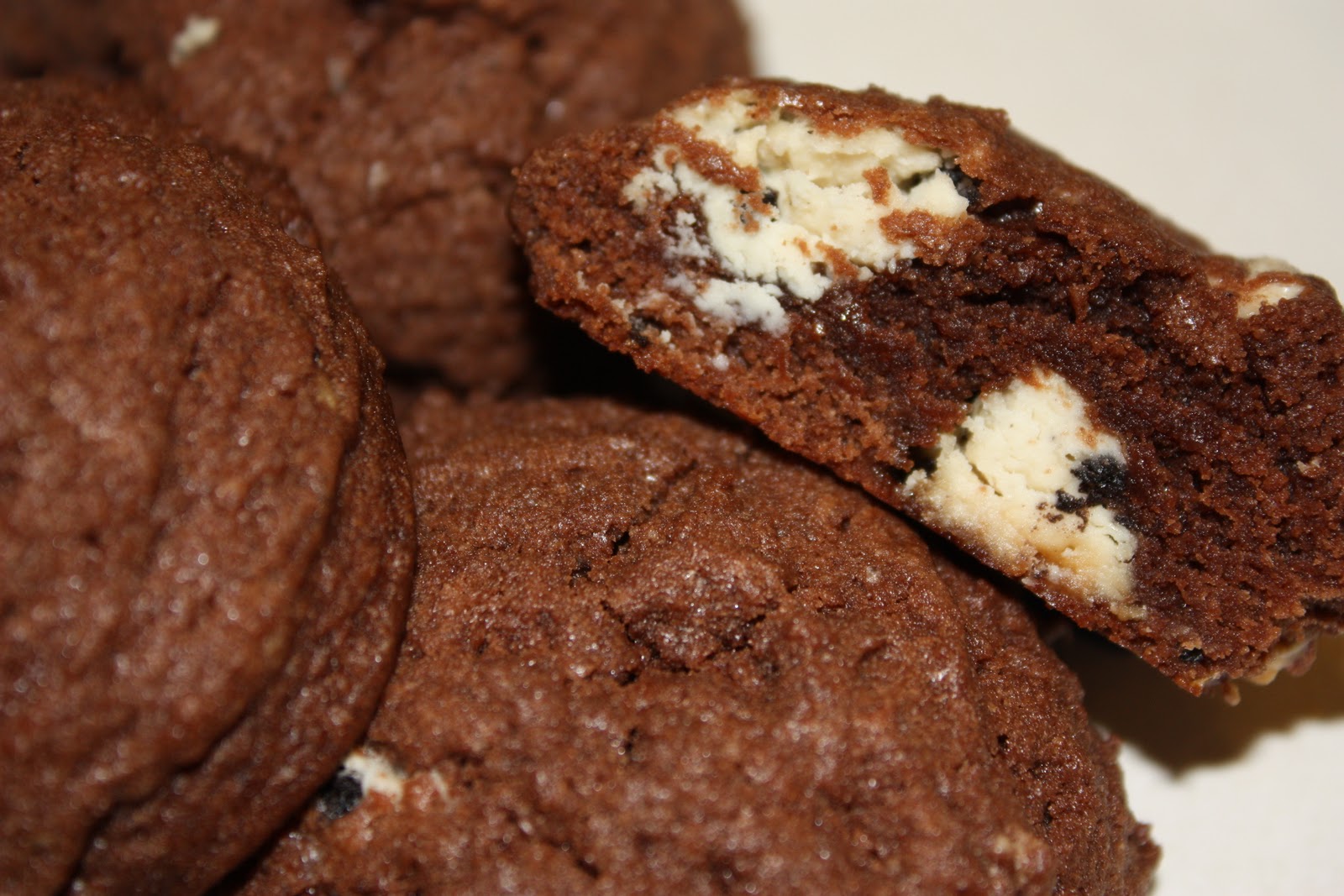 Frugal Frolic: Recipe: Cookies and Creme Cookies