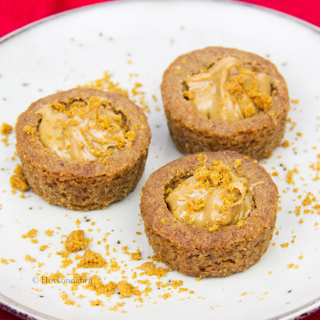 Gingerbread Mini Cakes with Speculoos Paste