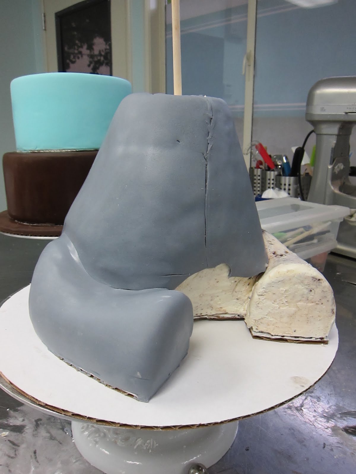 The Frosted Cake Shop: Creating a Custom Cake
