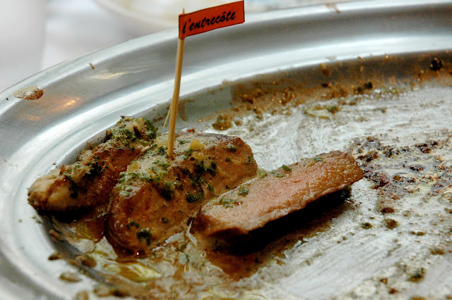 DUDE FOR FOOD: L'Entrecote: Great Steak, Awesome Sauce