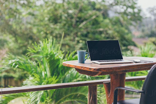 How to use a laptop in the sun