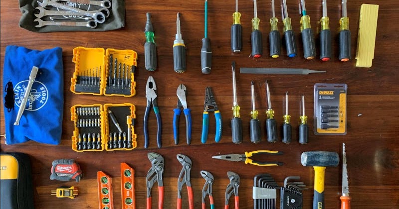 Essential Tools For Electricians To Work With Wires | electricaleasy.com