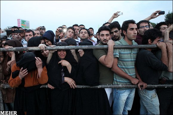 Iran: Two hanged in public near Tehran