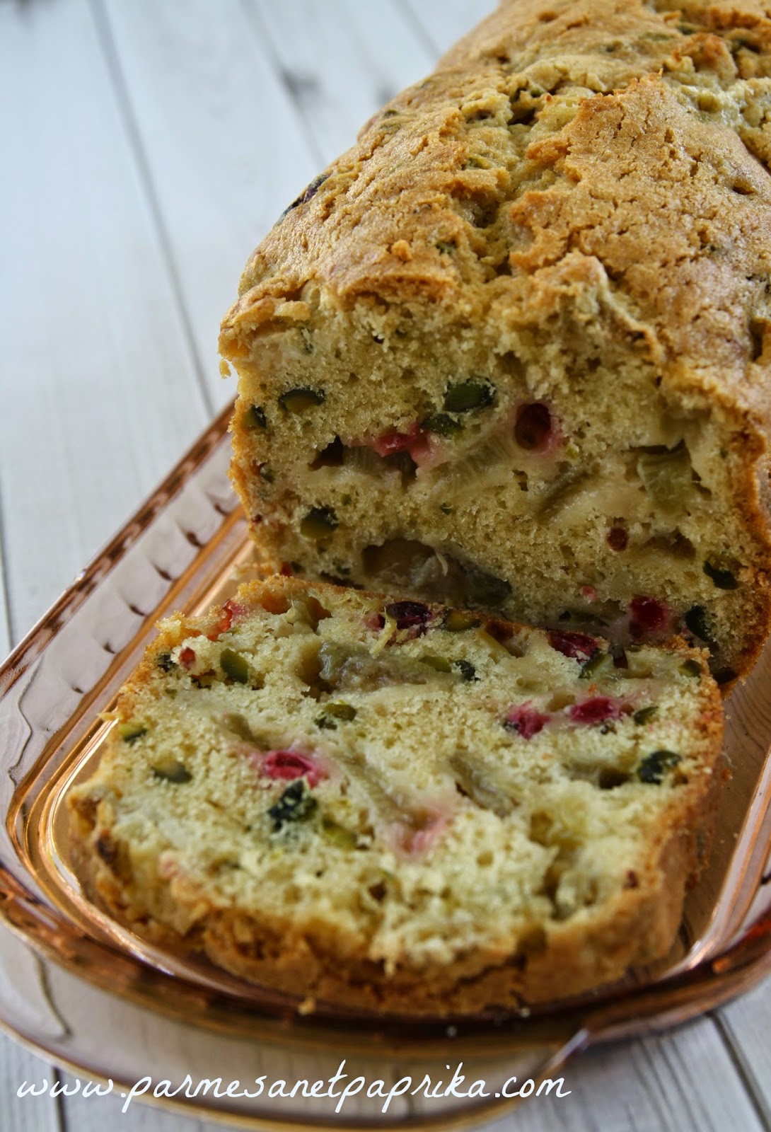 Parmesan et Paprika: Cake Rhubarbe, Groseilles et Pistaches