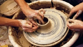 DI TANGAN PENJUNAN - Renungan Harian Maranatha