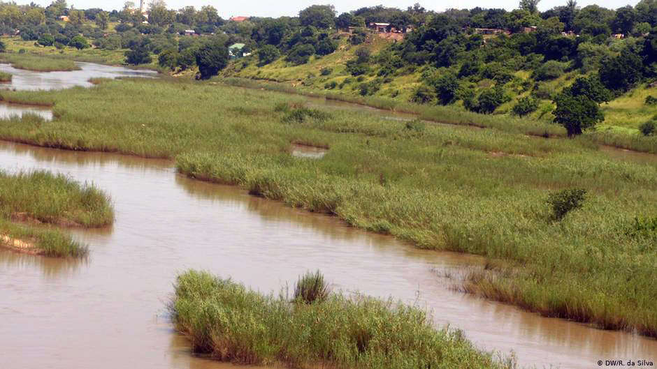 Lanchas canhoneiras em LM, fracasso da Lacerda no rio Incomáti (9/11)