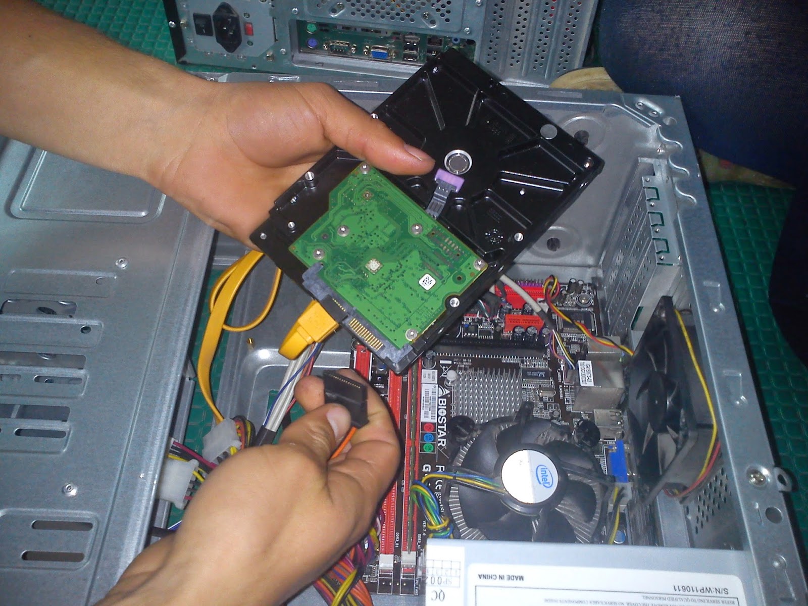 COMO DESARMAR UNA CPU