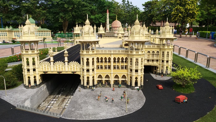 Miniatur Landmark Negara-Negara Asia di Miniland, Legoland Malaysia ...