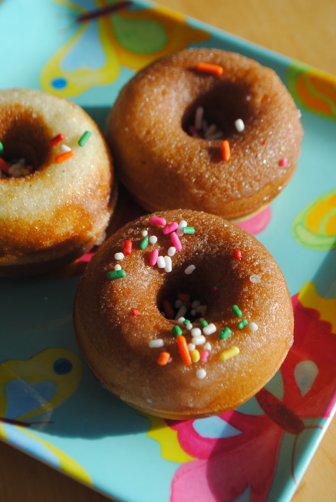 Lori's Lipsmacking Goodness: Mini Cake Donuts