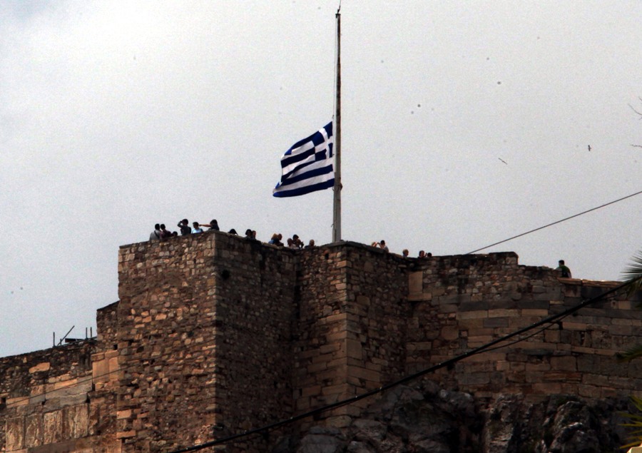 μια νυχτα στην ακροπολη κι ενας ηρωας που παρεδωσε ψυχη ελληνικη...