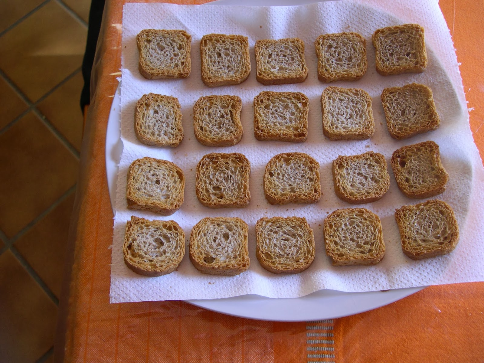 Mini-tostadas de atún.