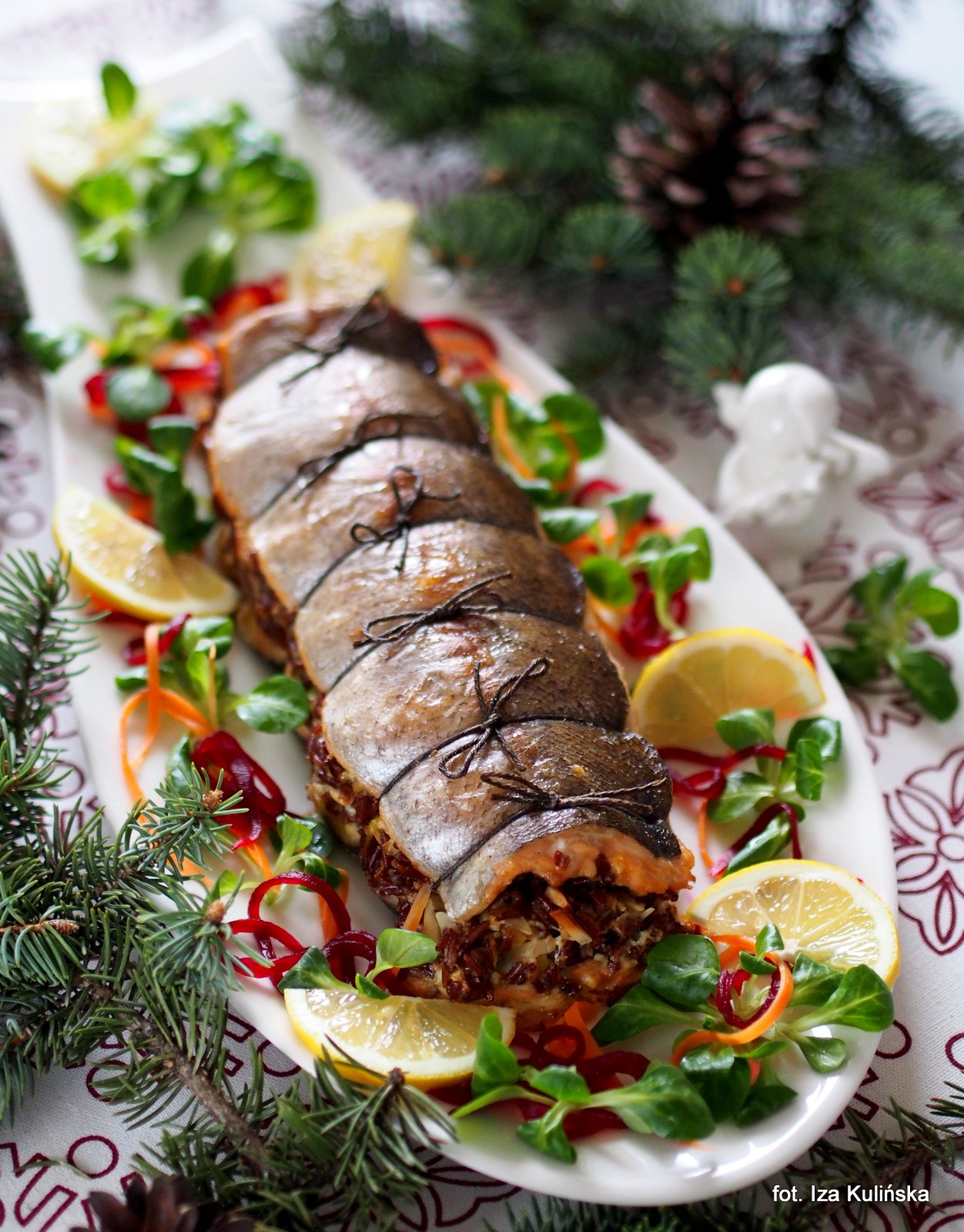 Ryba z pieca. Pstrąg łososiowy zapiekany z czerwonym ryżem i ...