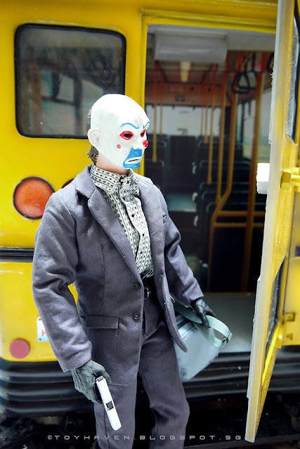 toyhaven: Red Diorama "I shot the bus driver" scene: Recreate opening ...