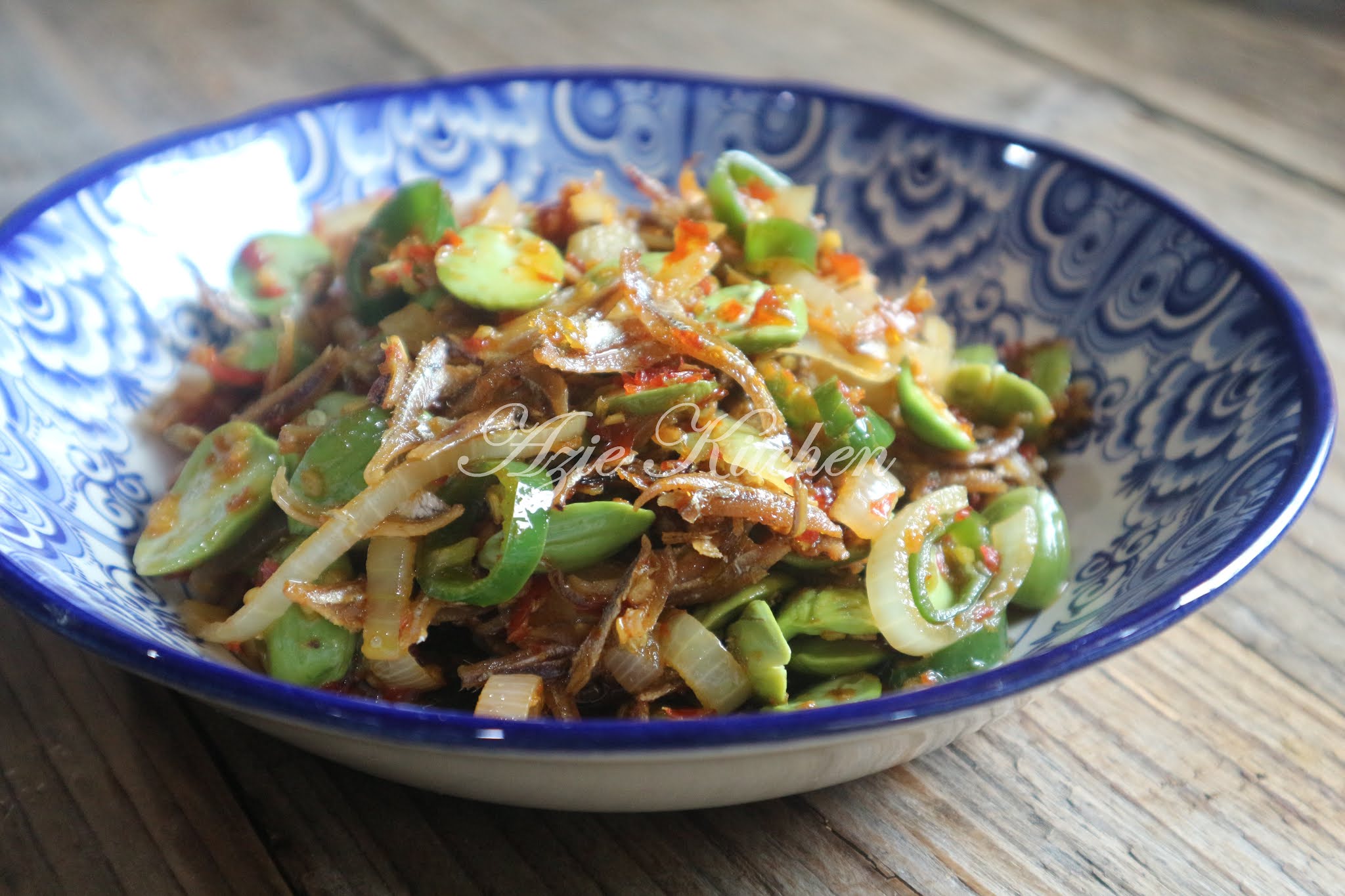 Ikan Bilis Goreng Cili Api Petai Yang Mudah dan Sedap - Azie Kitchen