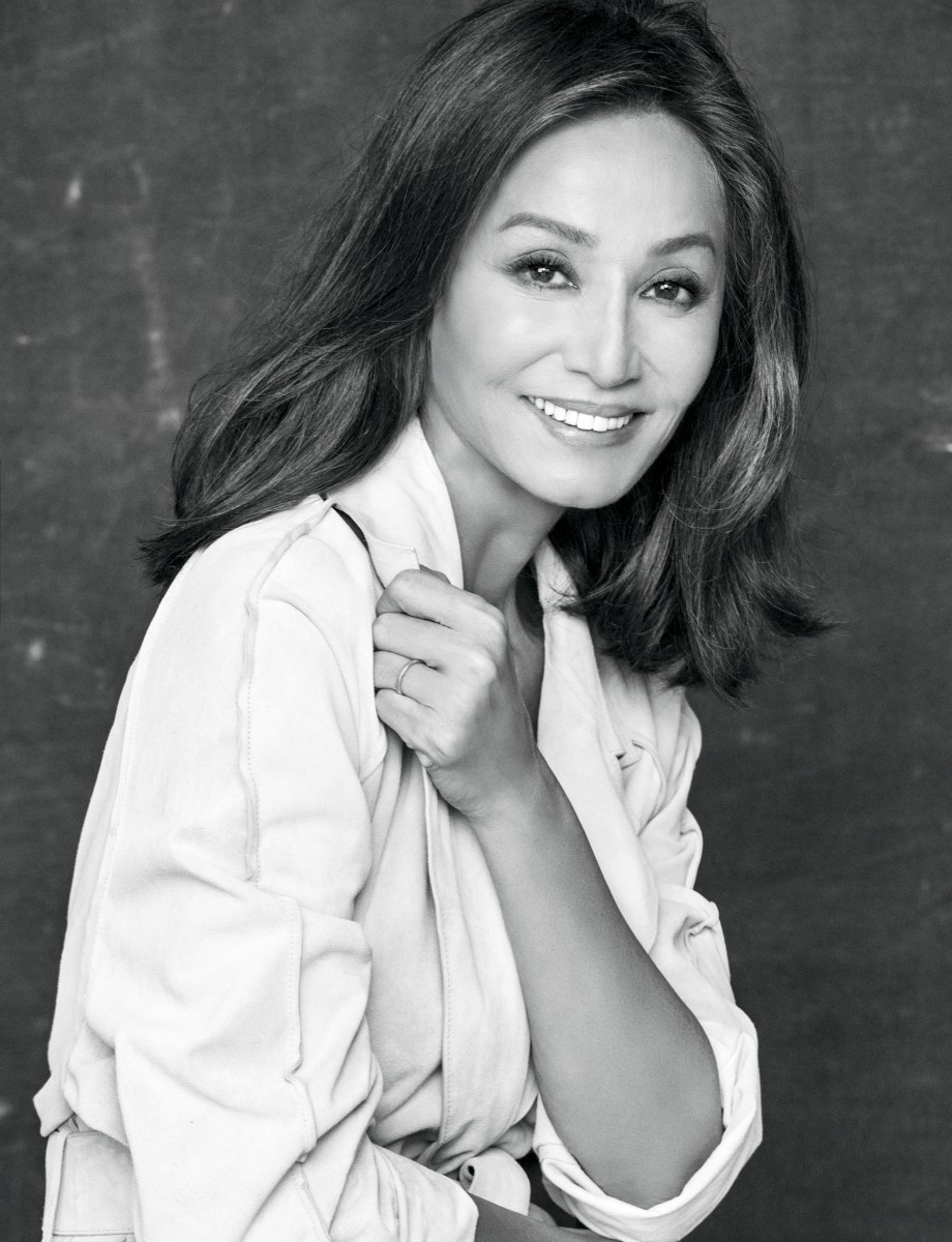 De otros mundos: Isabel Presley y Vargas Llosa / Una operación orquestada